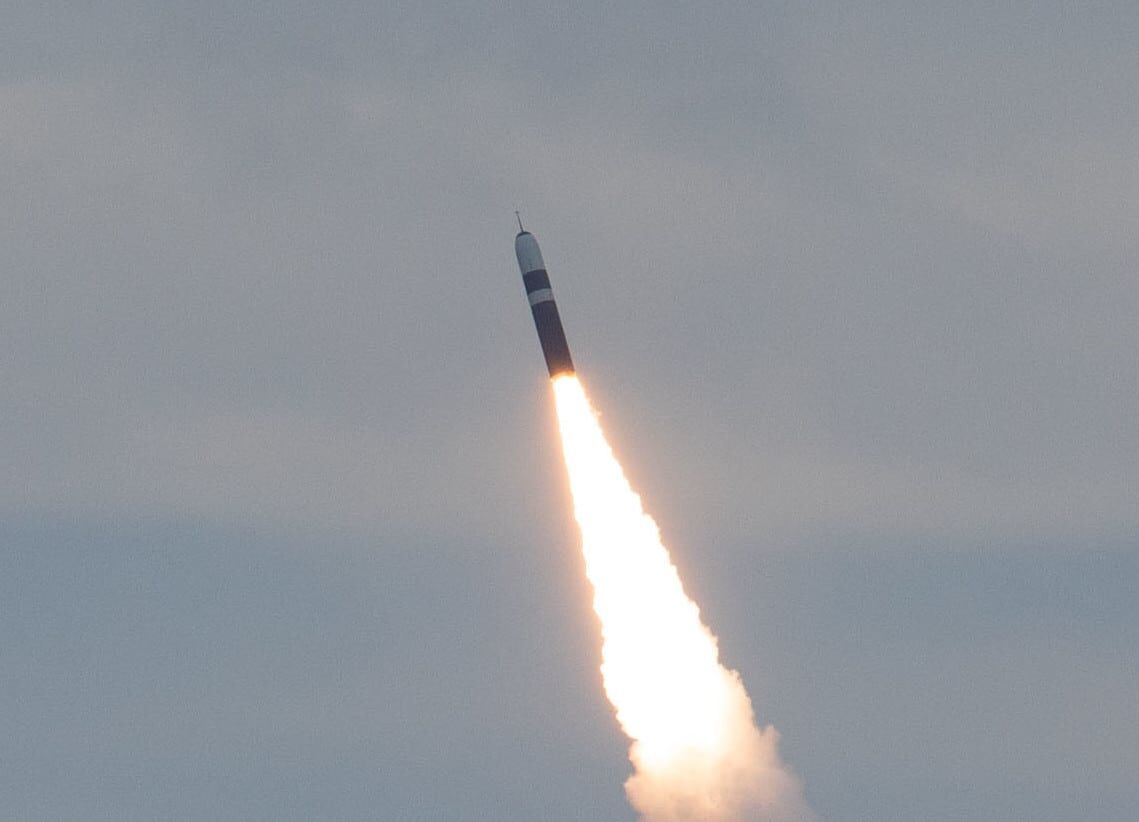 US Navy Test Fires Trident II SLBM | Missile Threat